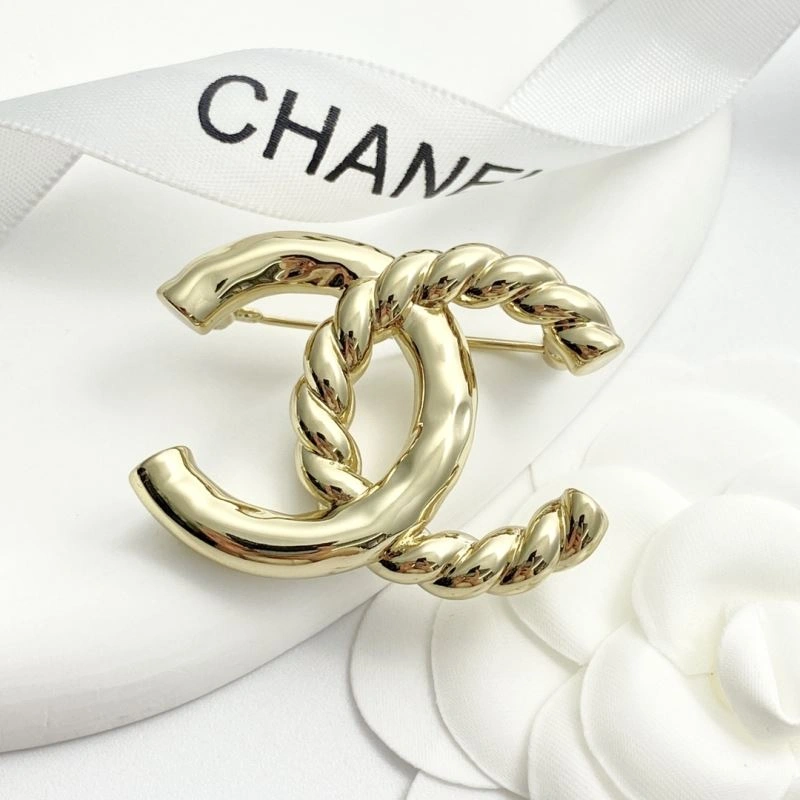 Low-cost Chanel Brooches