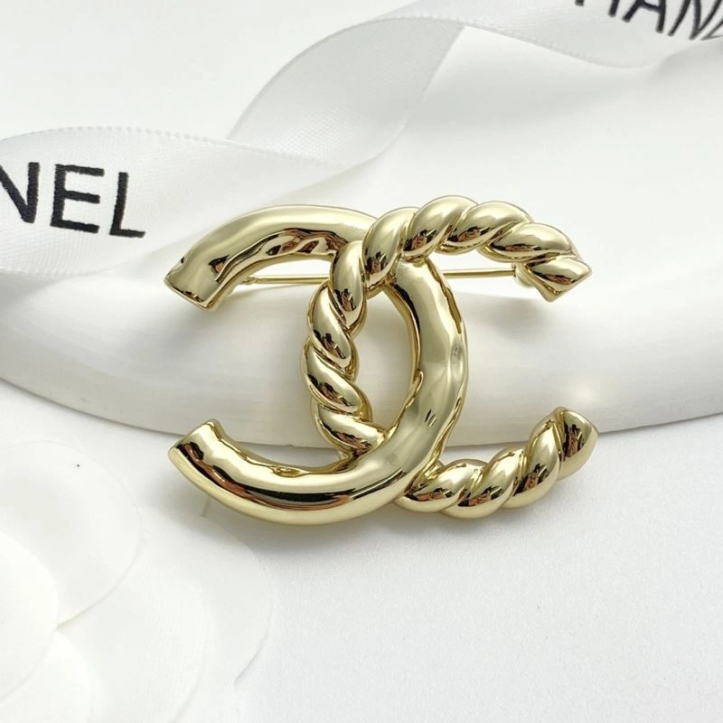 Low-cost Chanel Brooches