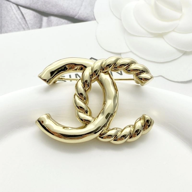 Low-cost Chanel Brooches