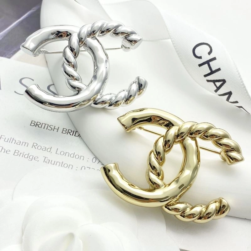 Low-cost Chanel Brooches