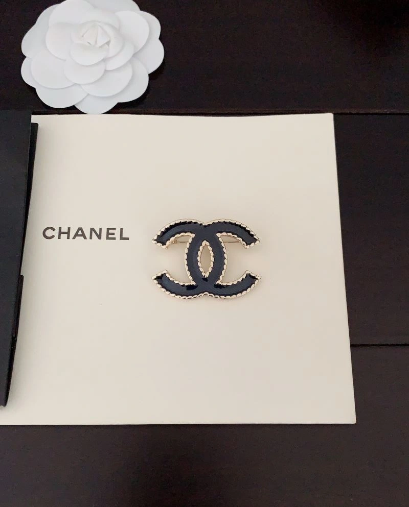 Top mirror Chanel Brooches