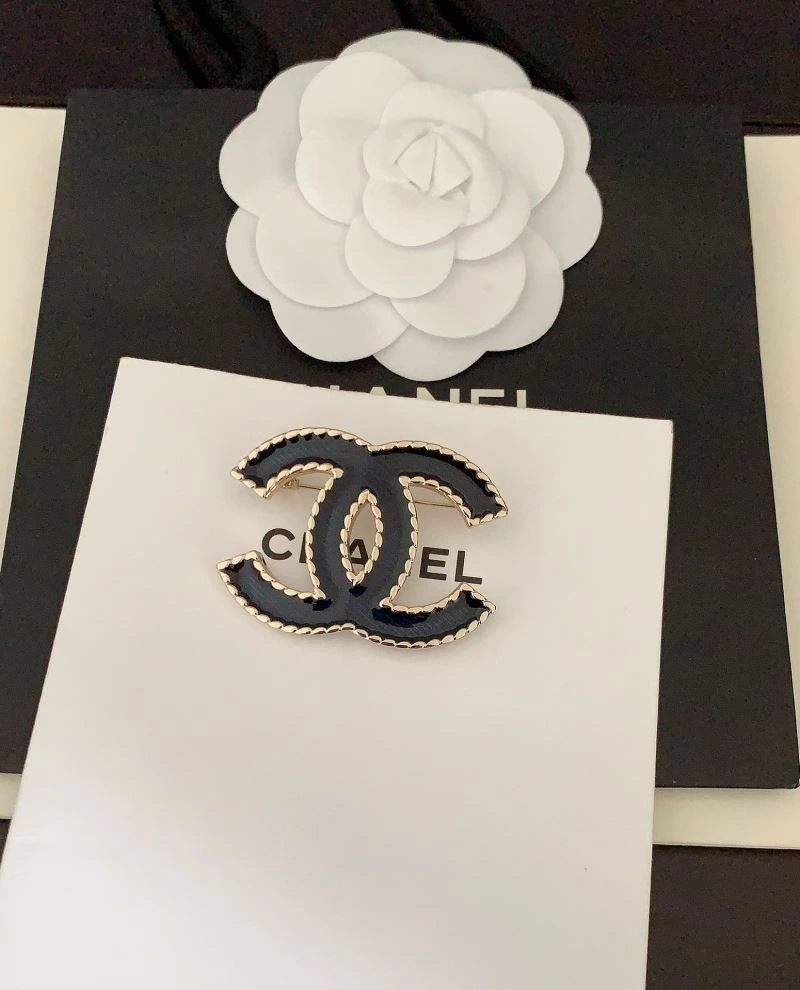 Top mirror Chanel Brooches