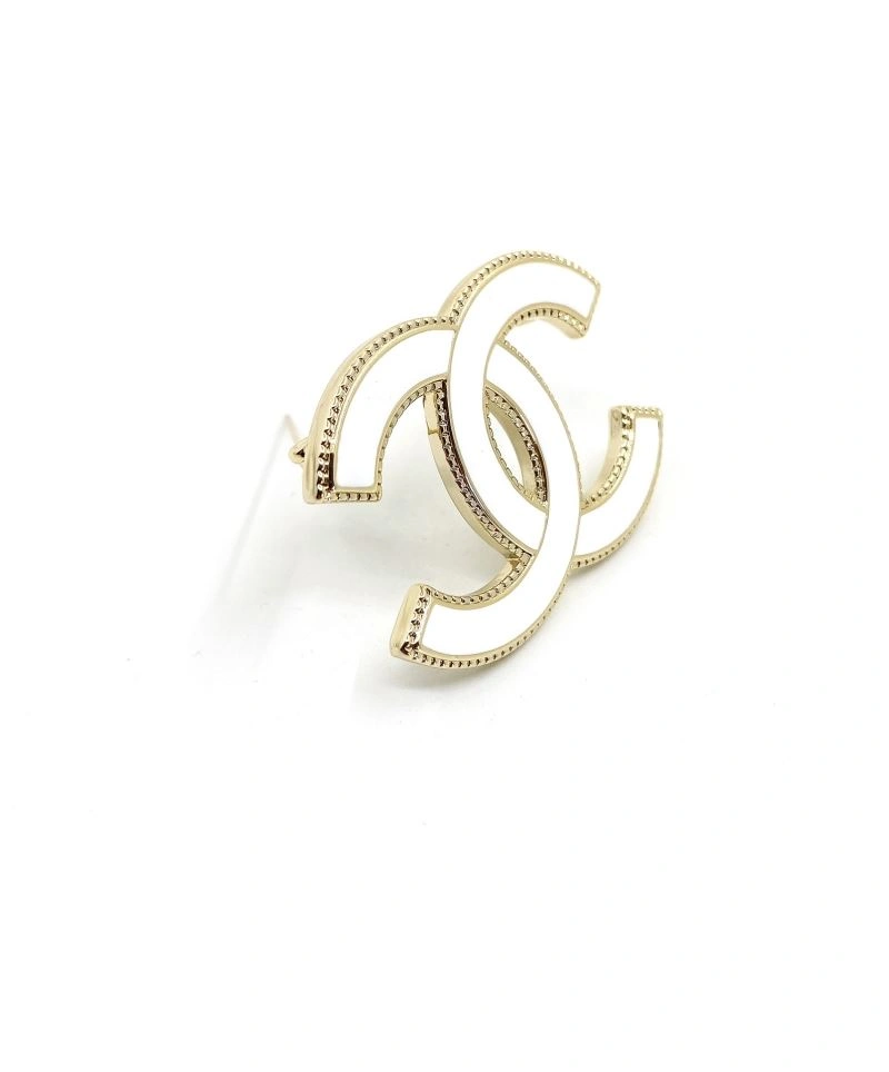 Low-cost Chanel Brooches