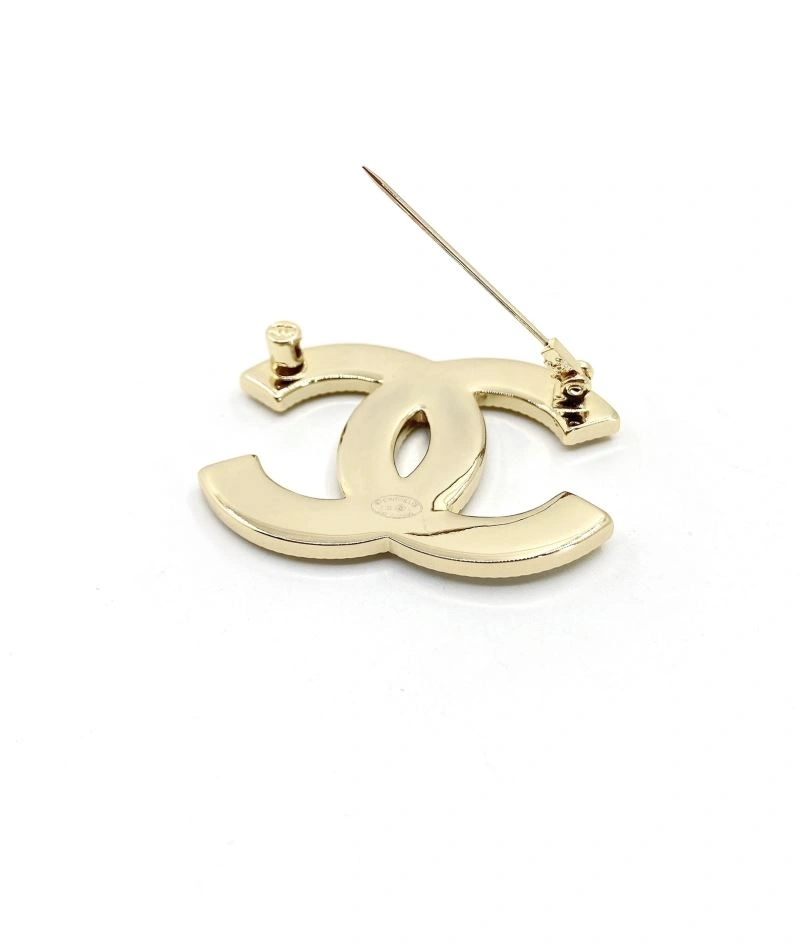 Low-cost Chanel Brooches