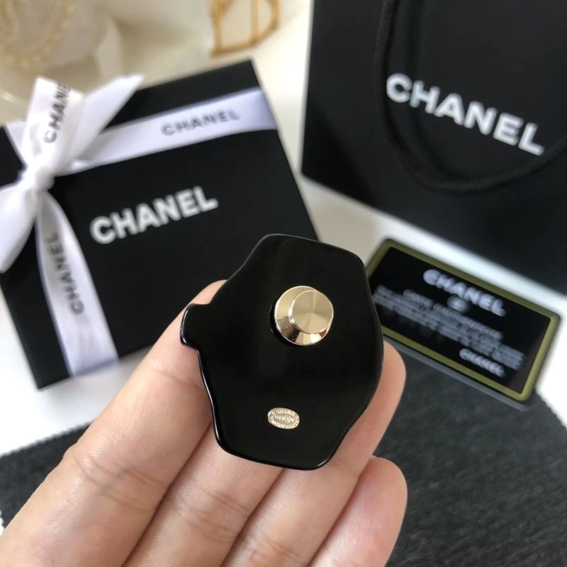High fidelity Chanel Brooches