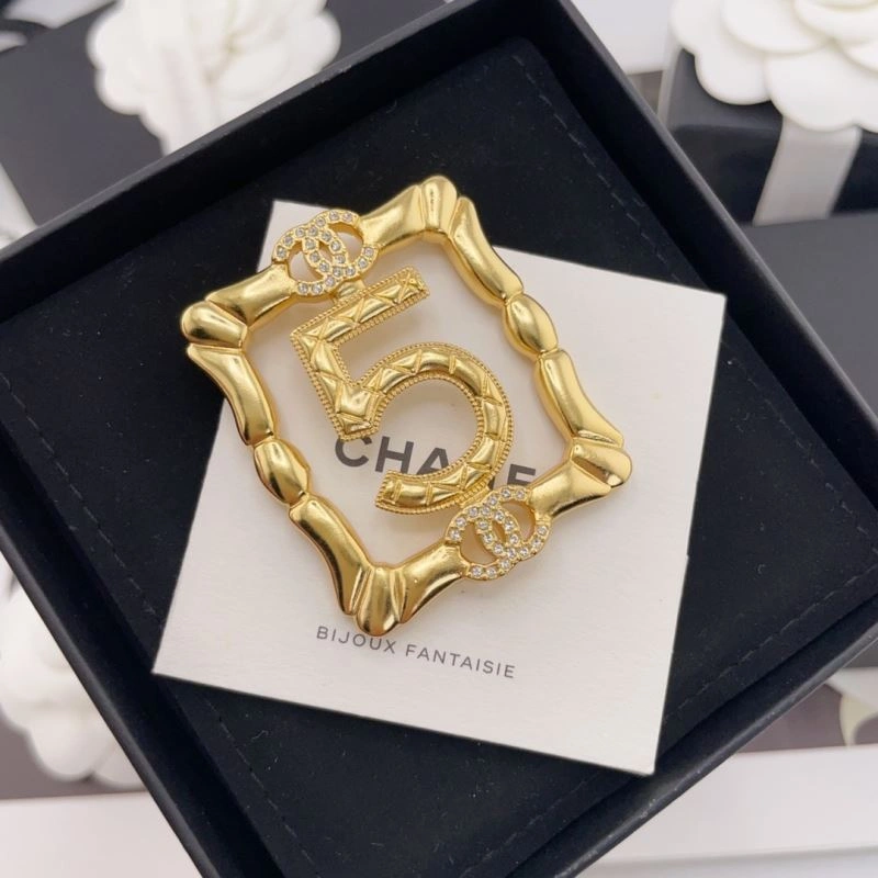 Top mirror Chanel Brooches
