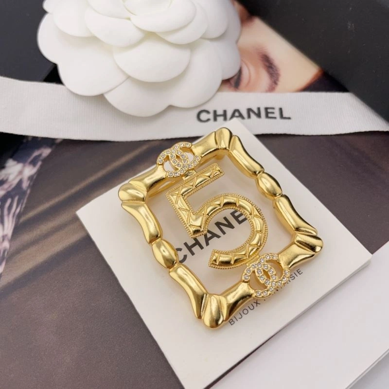 Top mirror Chanel Brooches