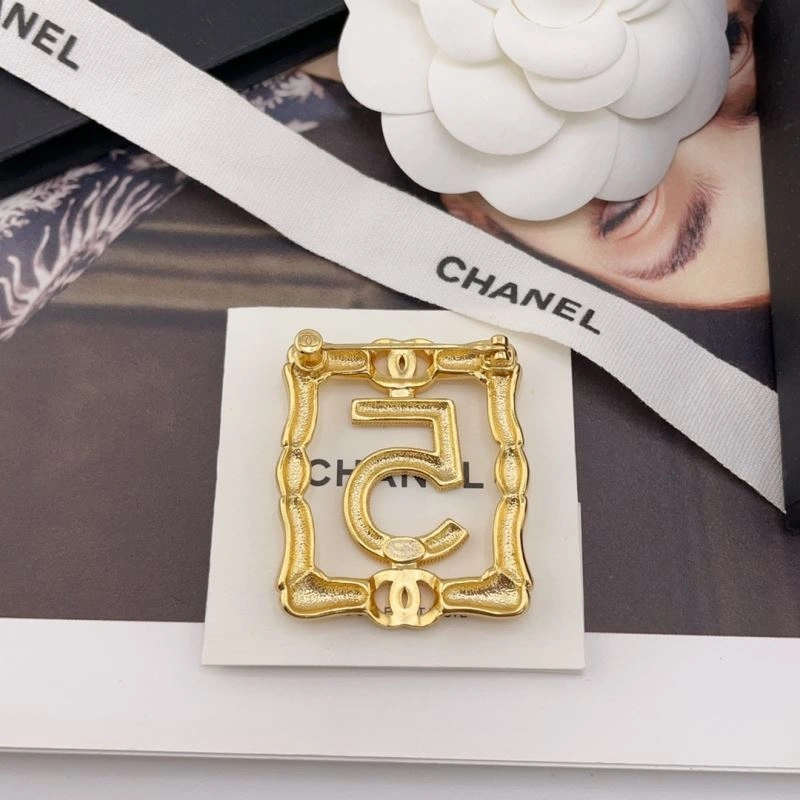 Top mirror Chanel Brooches