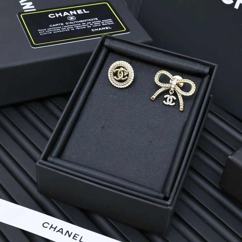 Official Chanel Brooches