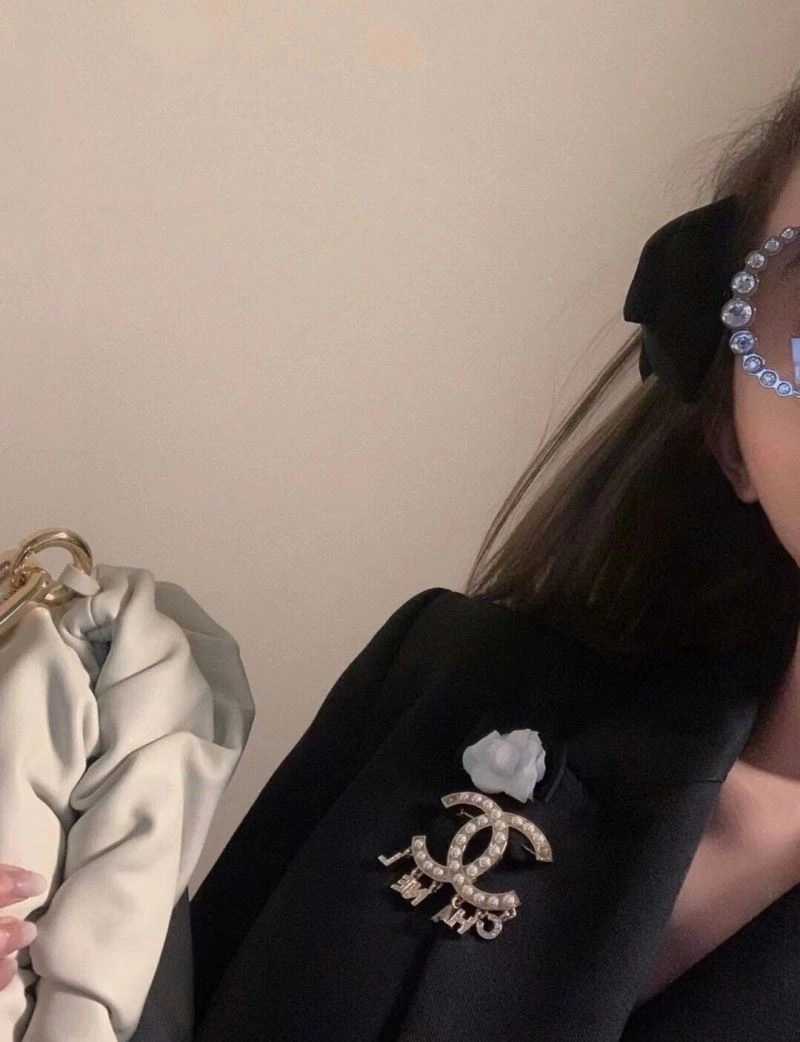 Economical Chanel Brooches