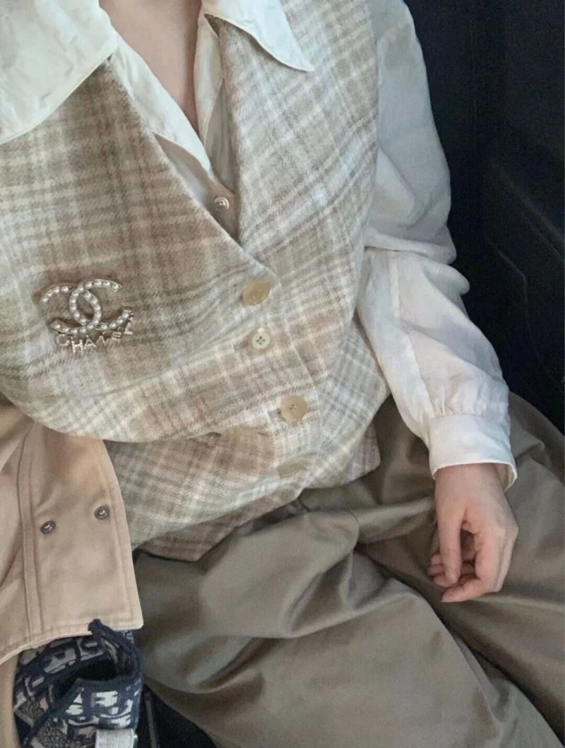 Economical Chanel Brooches