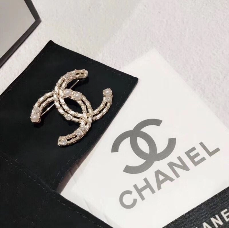 High fidelity Chanel Brooches