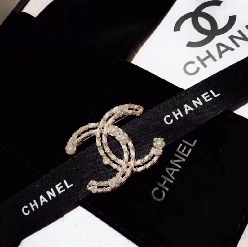 High fidelity Chanel Brooches