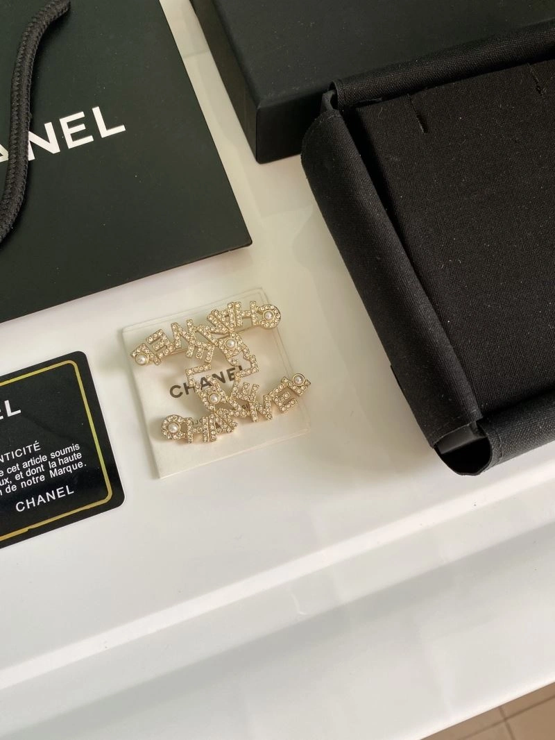 Top mirror Chanel Brooches