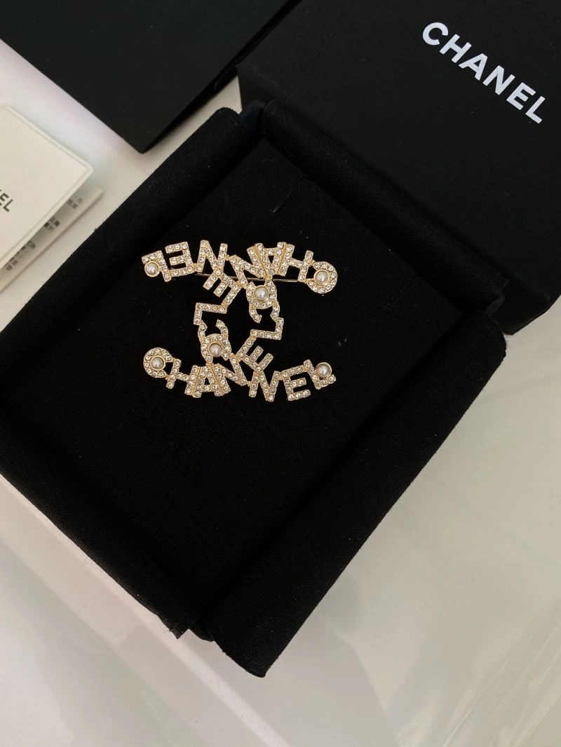 Top mirror Chanel Brooches