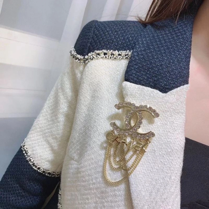 High fidelity Chanel Brooches