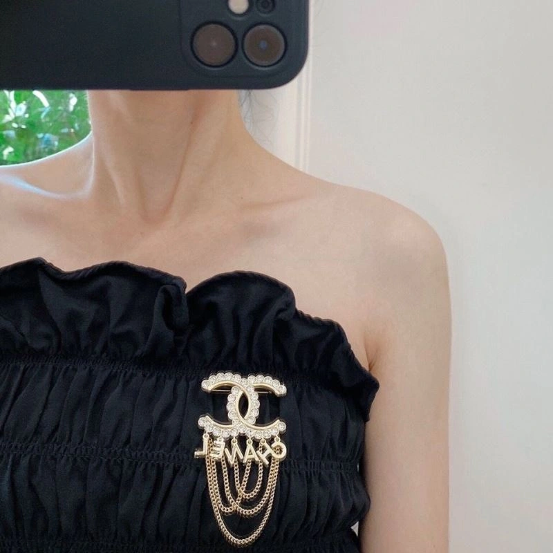 High fidelity Chanel Brooches
