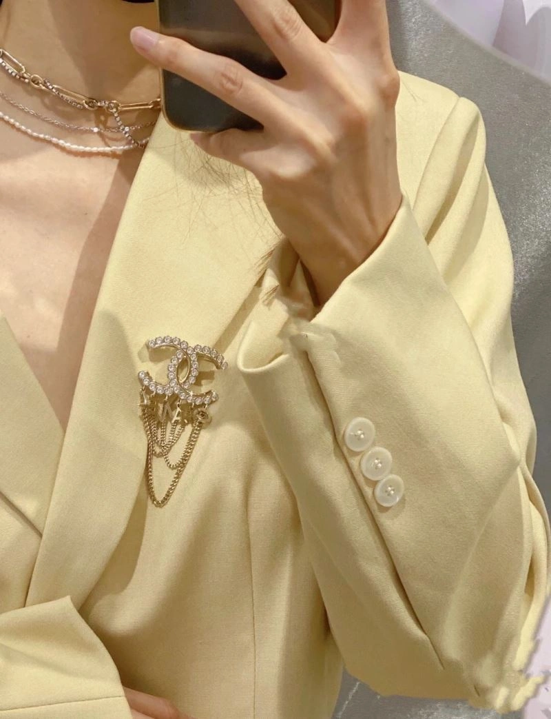 High fidelity Chanel Brooches