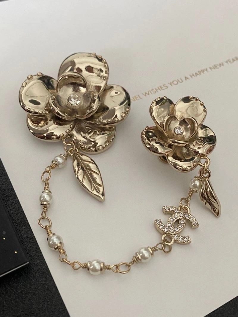 High fidelity Chanel Brooches