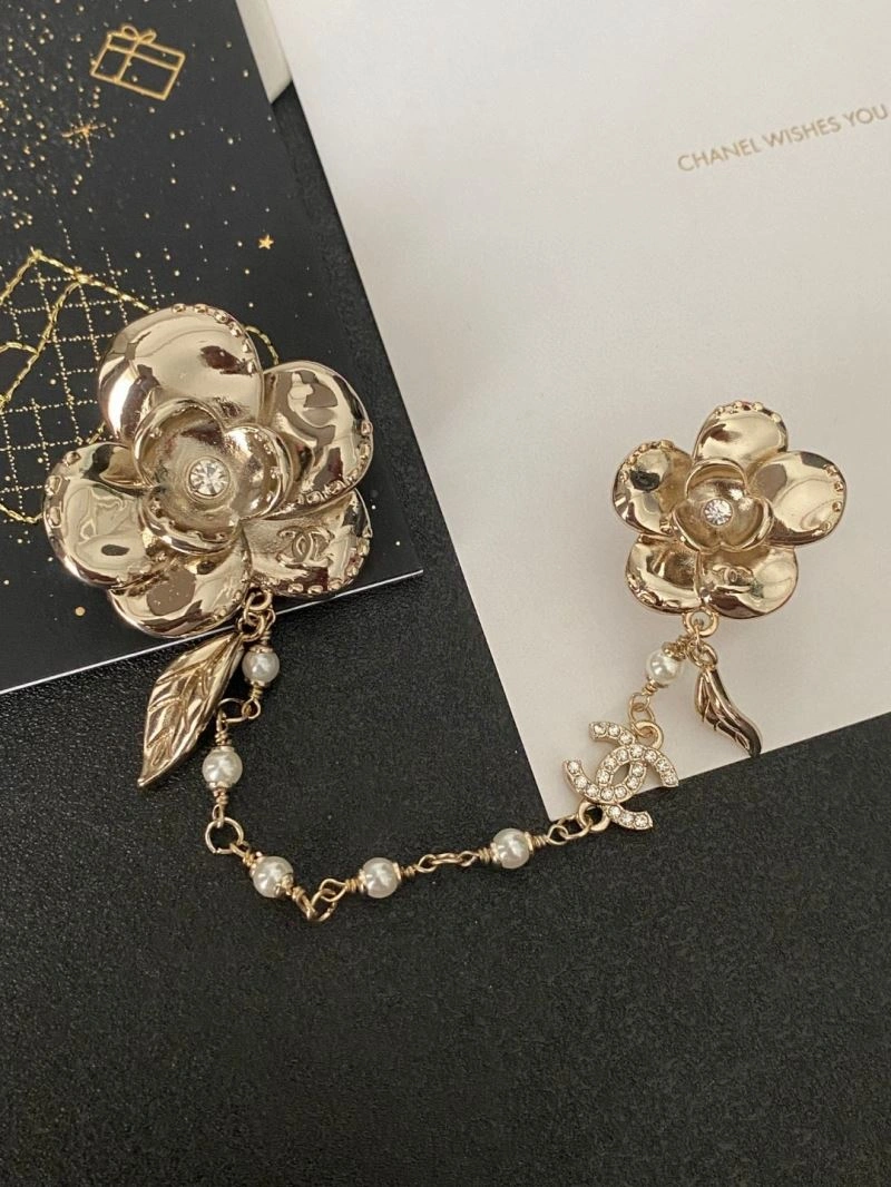 High fidelity Chanel Brooches