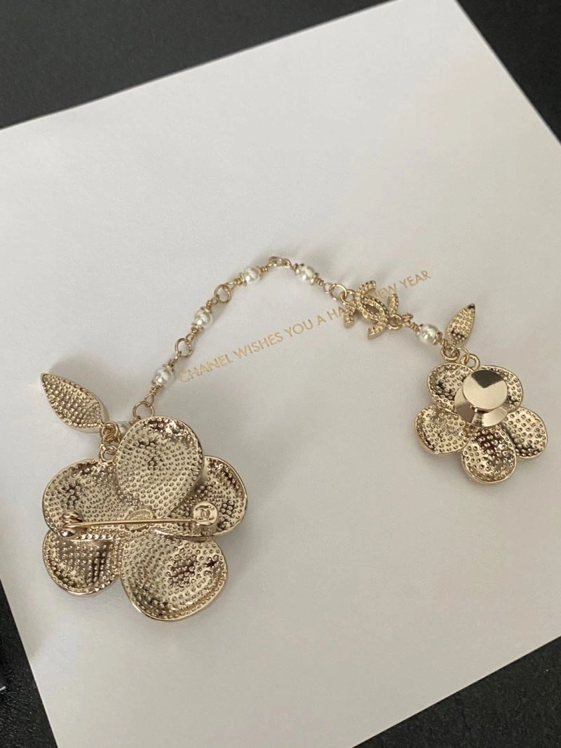 High fidelity Chanel Brooches