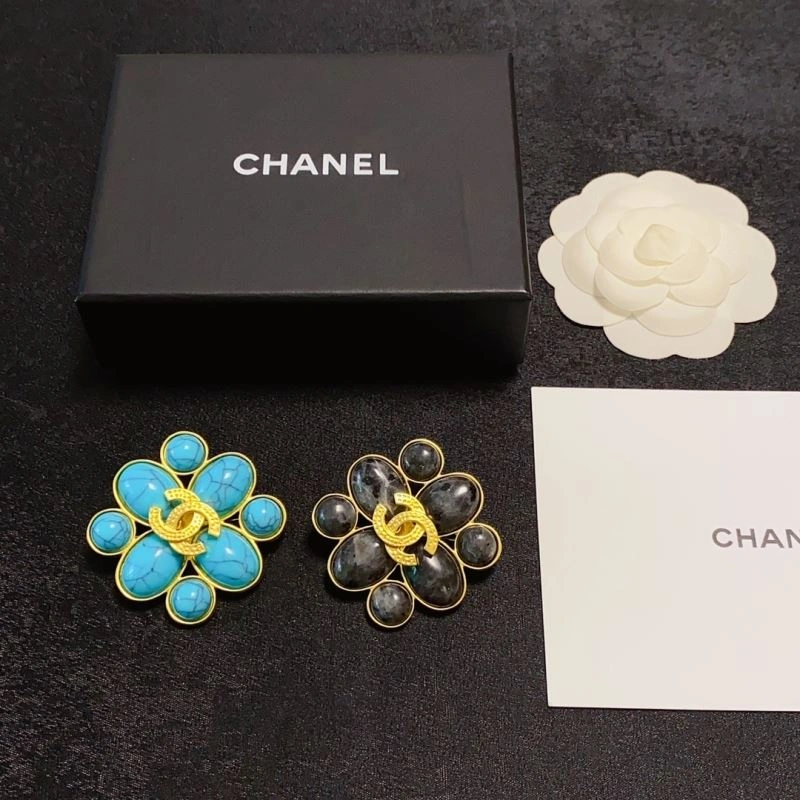 Low-cost Chanel Brooches