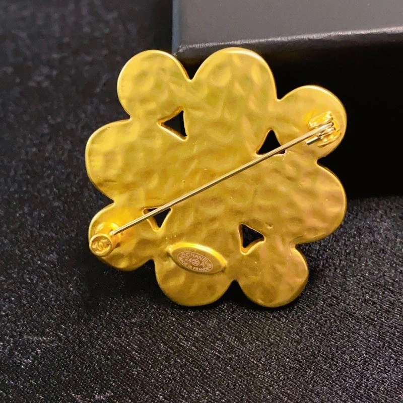 Low-cost Chanel Brooches