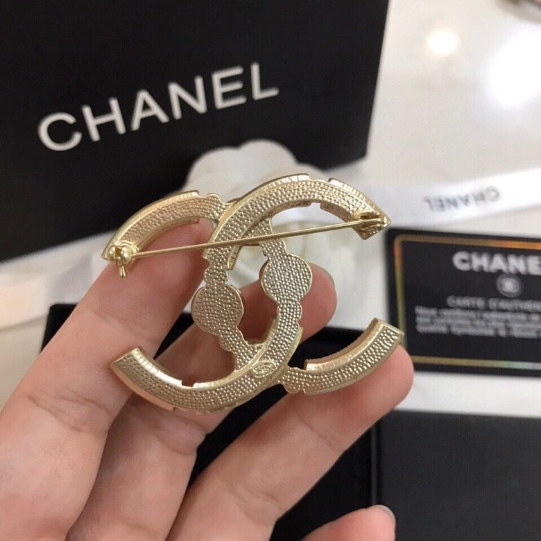 Top match Chanel Brooches