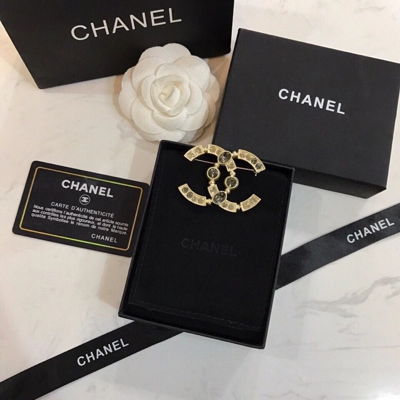 Top match Chanel Brooches