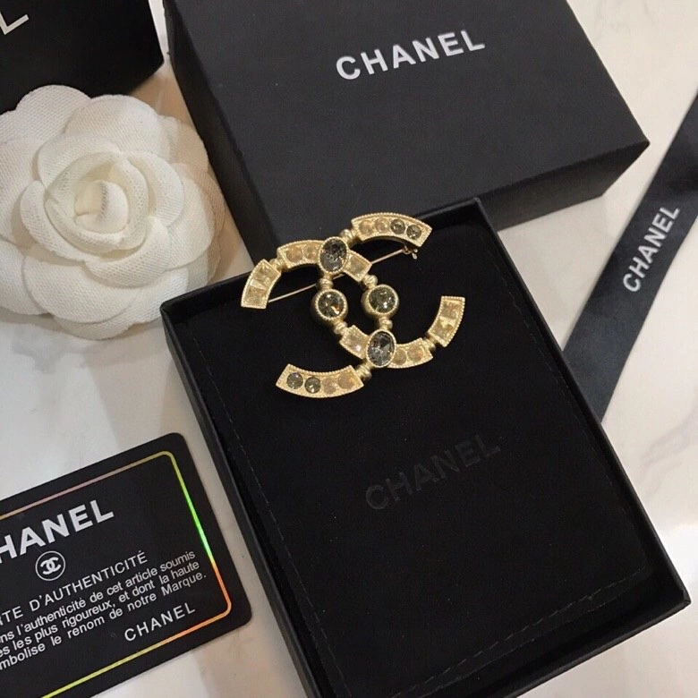 Top match Chanel Brooches