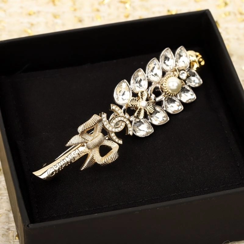 Accurate model Chanel Brooches
