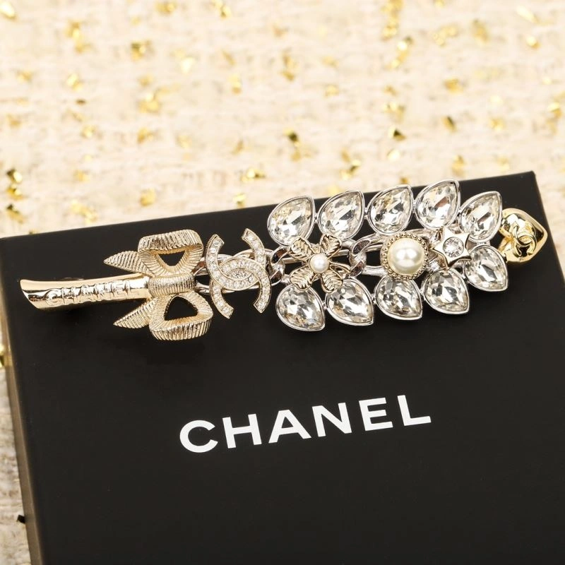 Accurate model Chanel Brooches