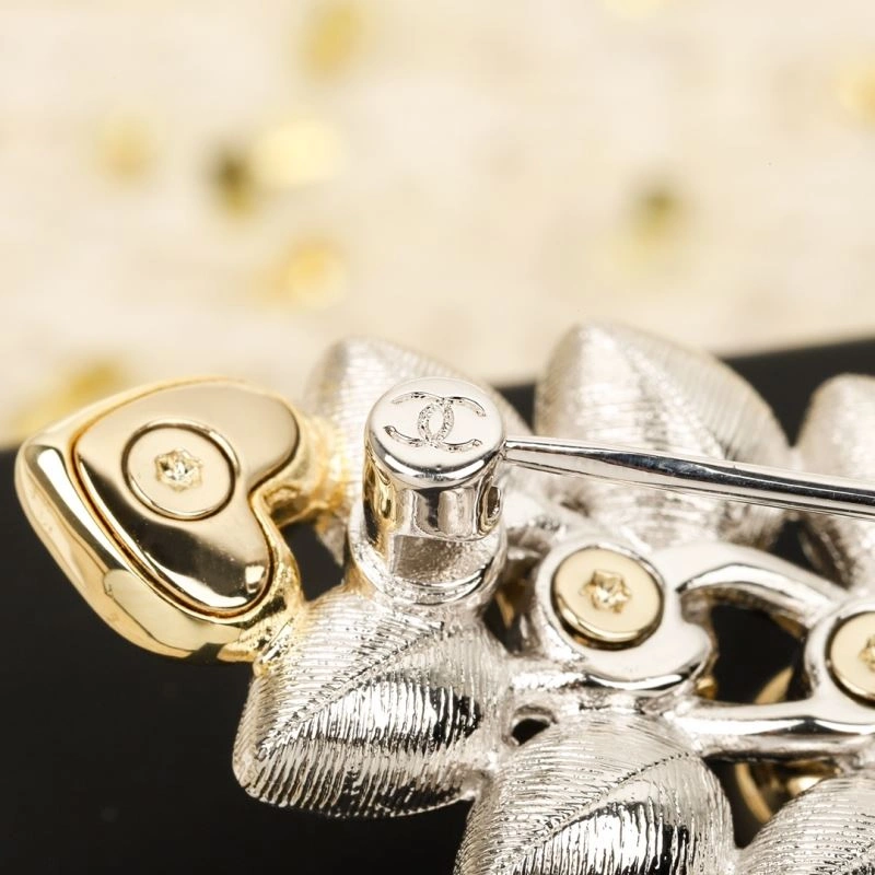 Accurate model Chanel Brooches