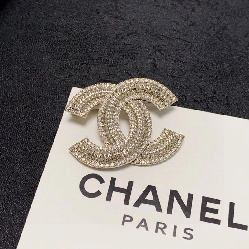 Top mirror Chanel Brooches