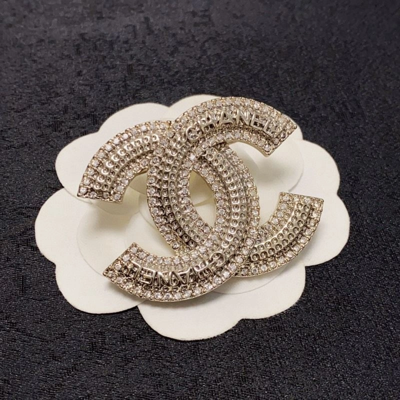Top mirror Chanel Brooches