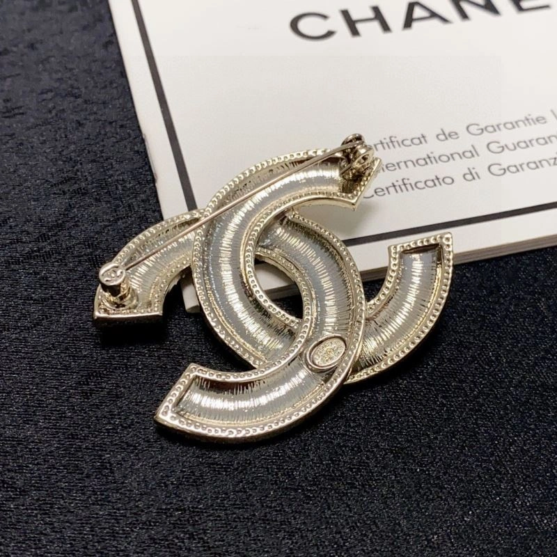 Top mirror Chanel Brooches