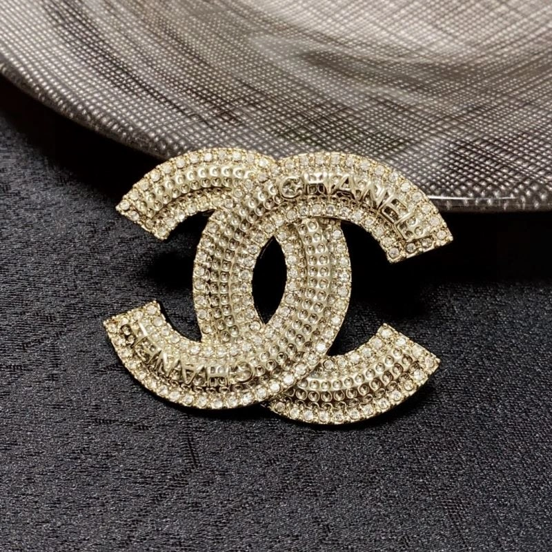 Top mirror Chanel Brooches