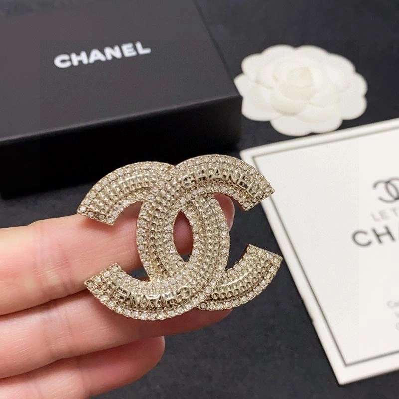 Top mirror Chanel Brooches