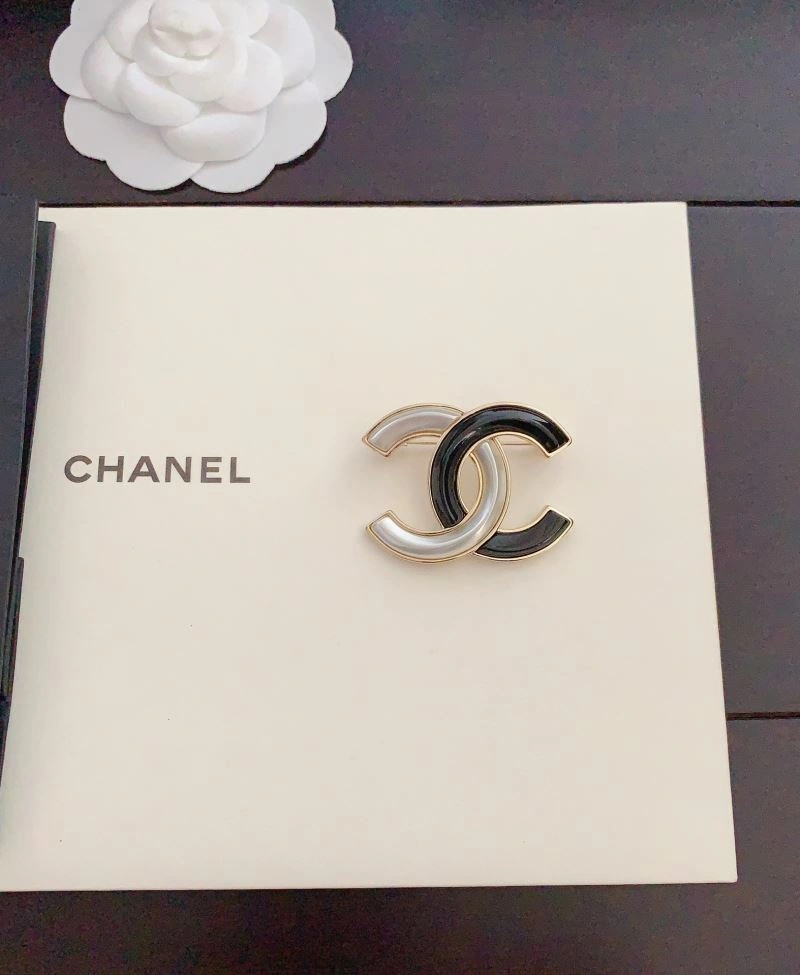 Top match Chanel Brooches