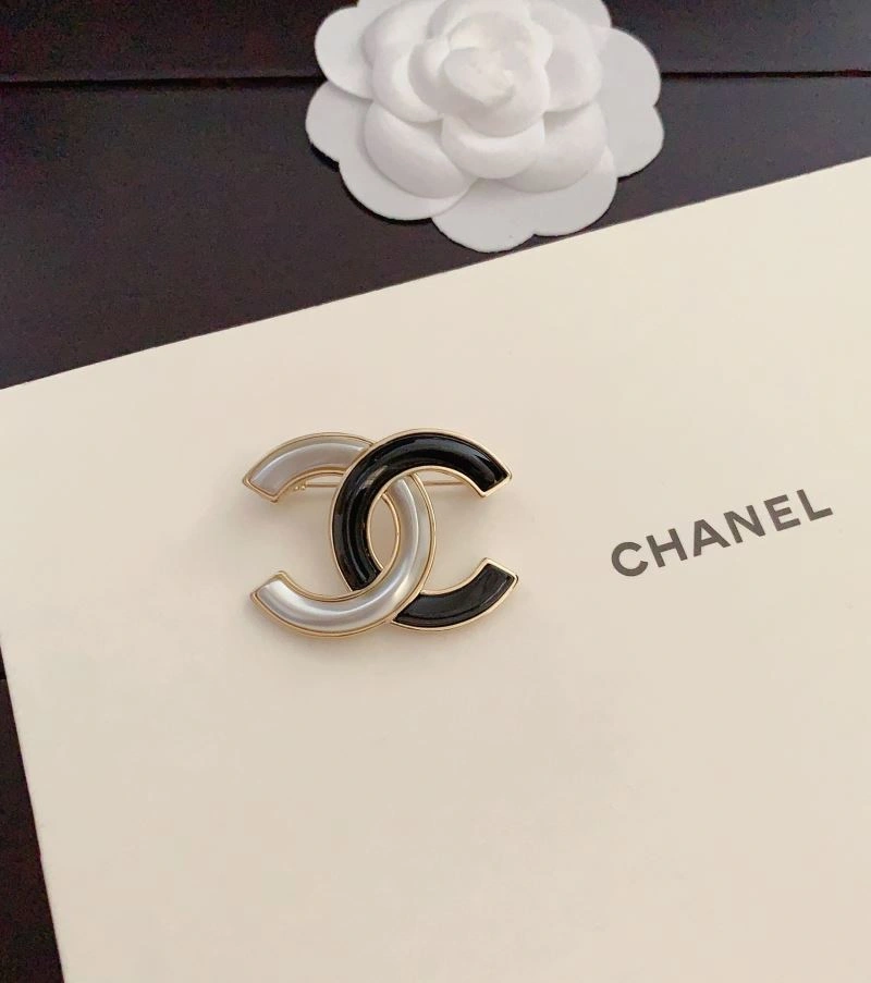 Top match Chanel Brooches