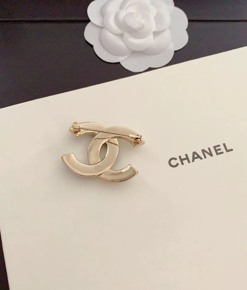 Top match Chanel Brooches