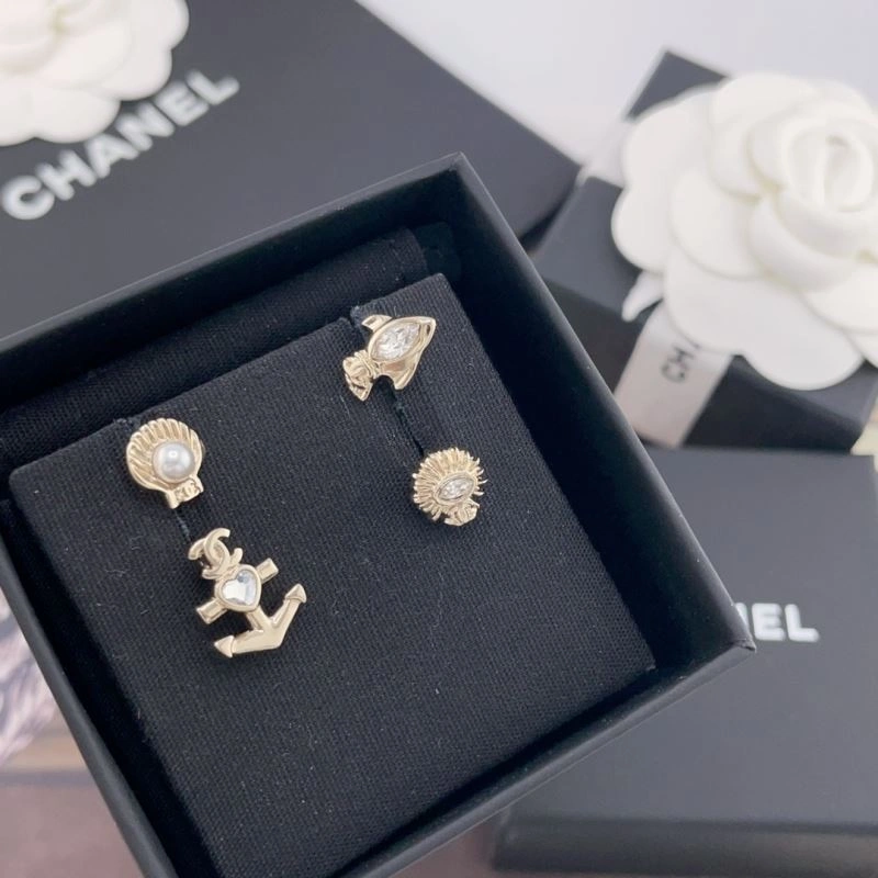 Brand-original Chanel Brooches