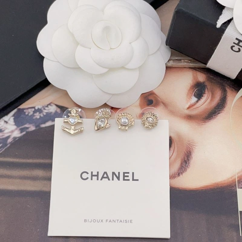 Brand-original Chanel Brooches