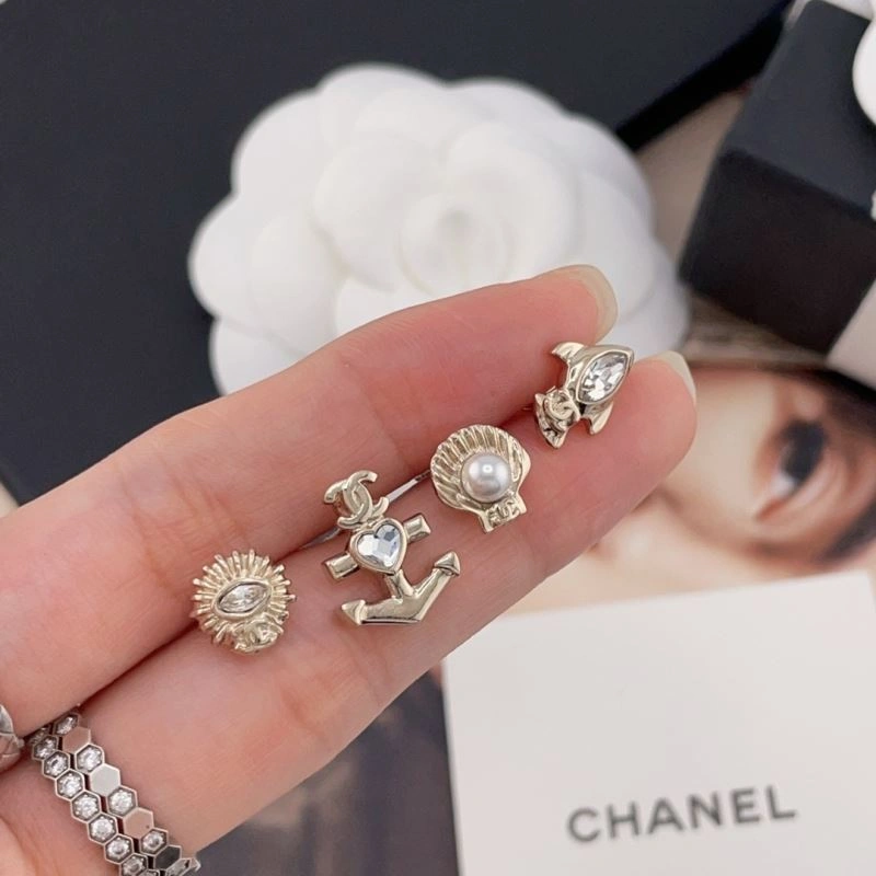 Brand-original Chanel Brooches