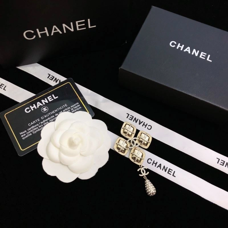Accurate model Chanel Brooches