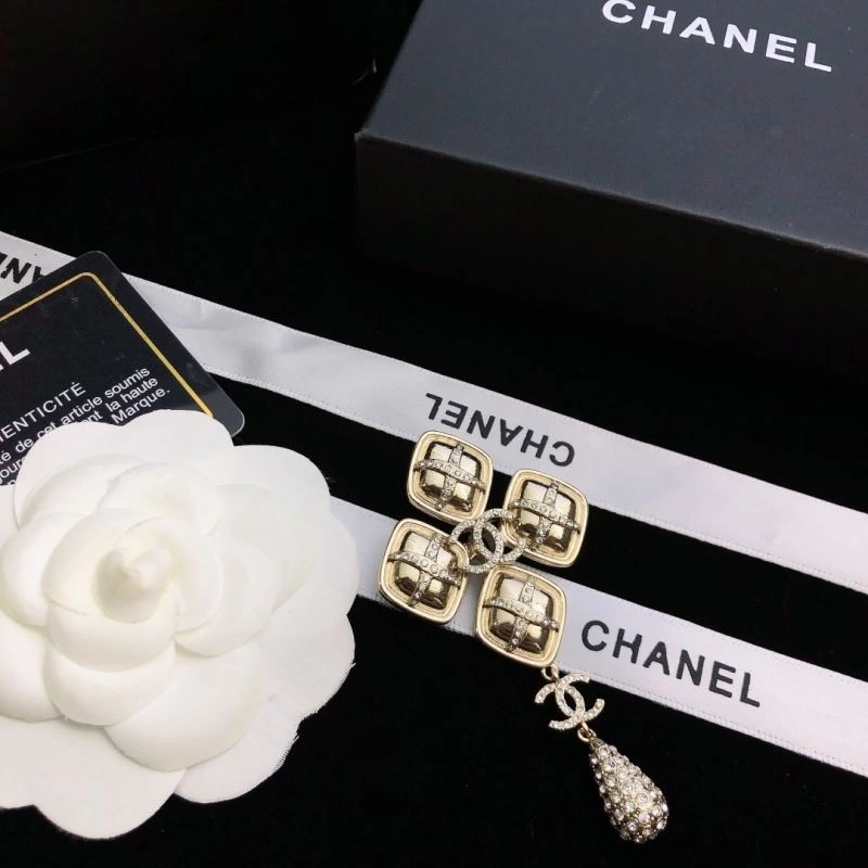 Accurate model Chanel Brooches