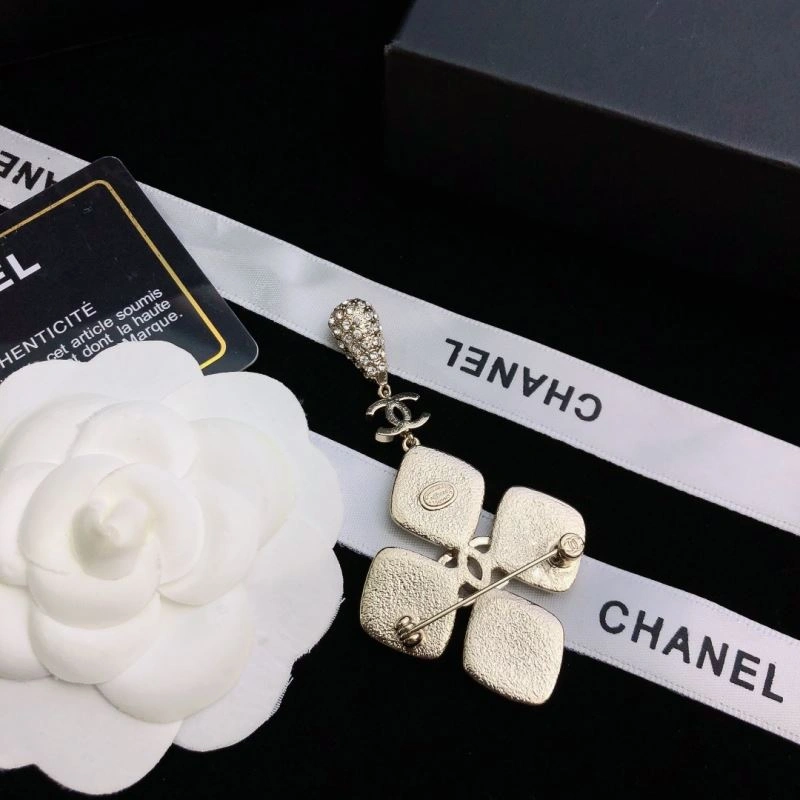 Accurate model Chanel Brooches