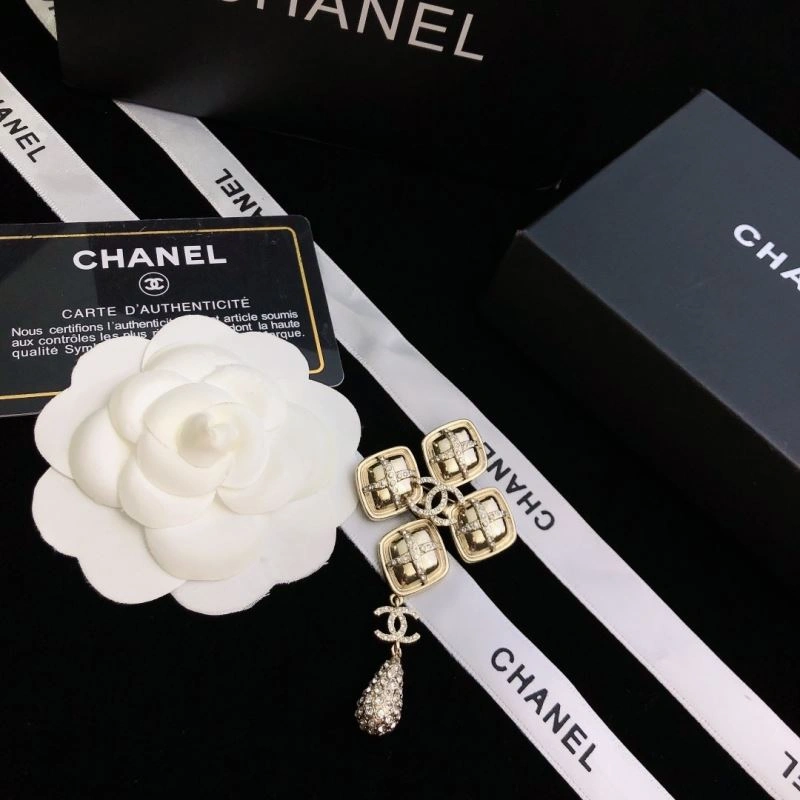 Accurate model Chanel Brooches