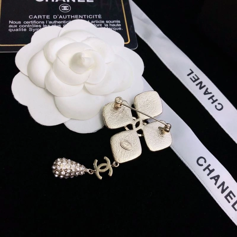 Accurate model Chanel Brooches