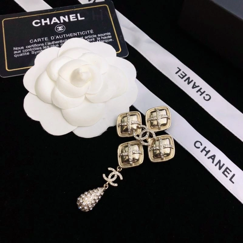 Accurate model Chanel Brooches